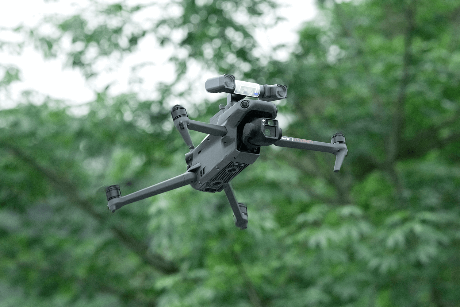 御 3 行业版探照灯 GL10_生态方案目录_DJI 大疆行业应用